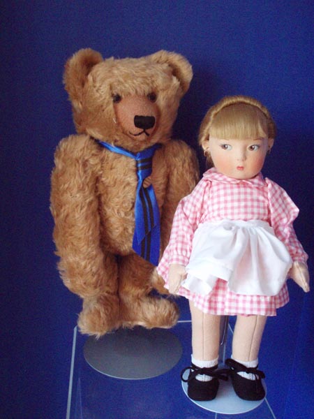 Susan Quinlan Doll & Teddy Bear Museum & Library